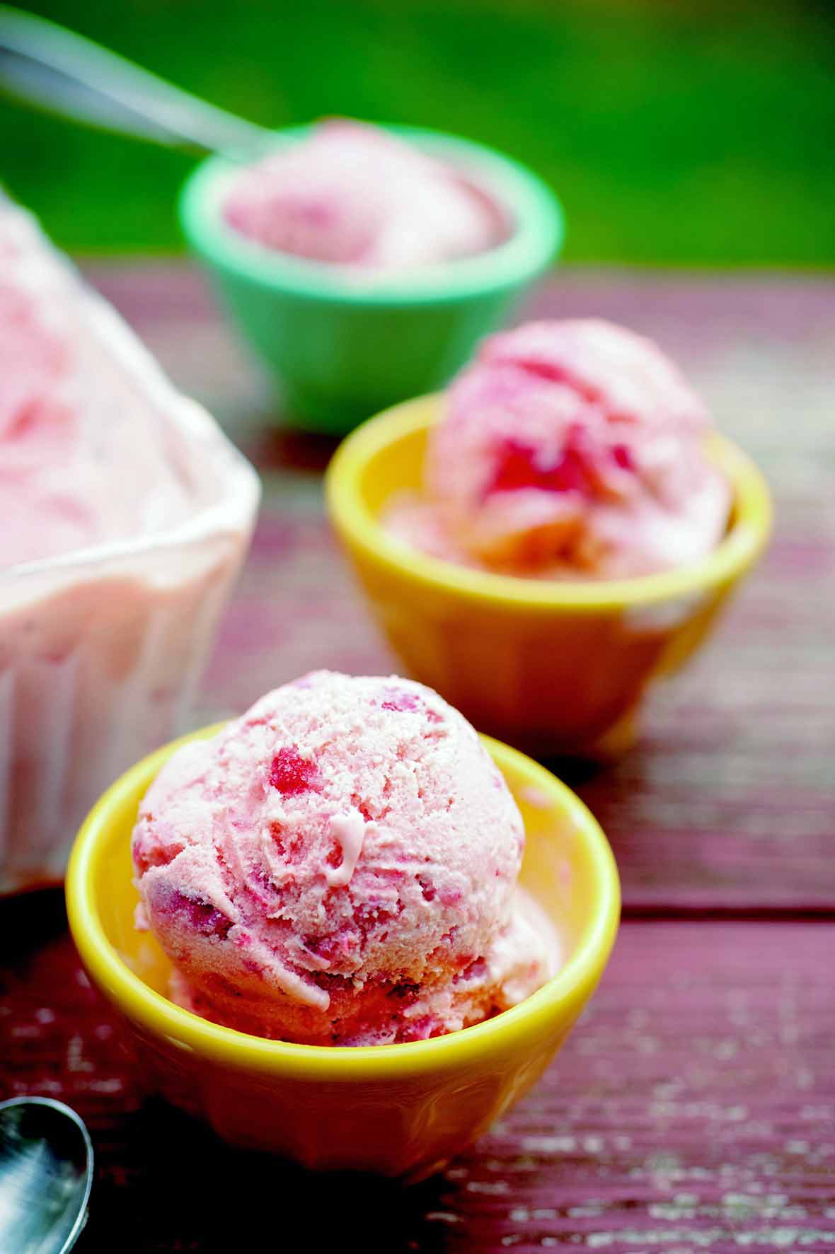Strawberry Ice Cream Recipe | Leite's Culinaria